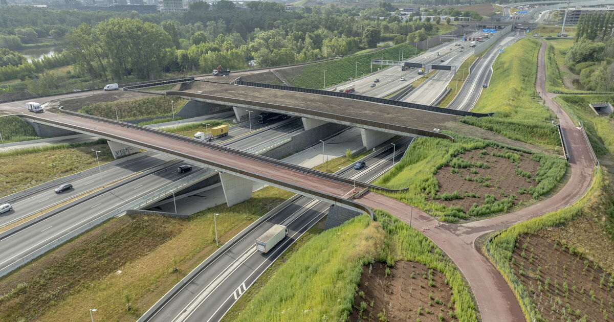 Nieuwe fietsbrug over R1 | Slim naar Antwerpen