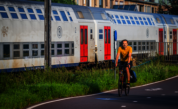 Creative with bike, train and running shoes | Smart Ways to Antwerp